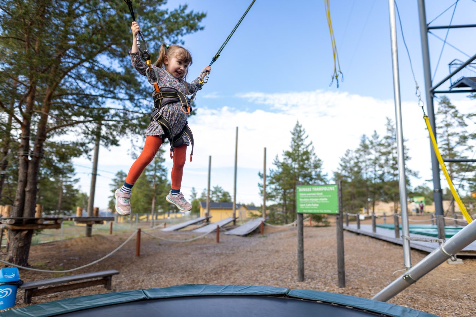 Bungee-trampoliini - Seikkailupuisto Pakka